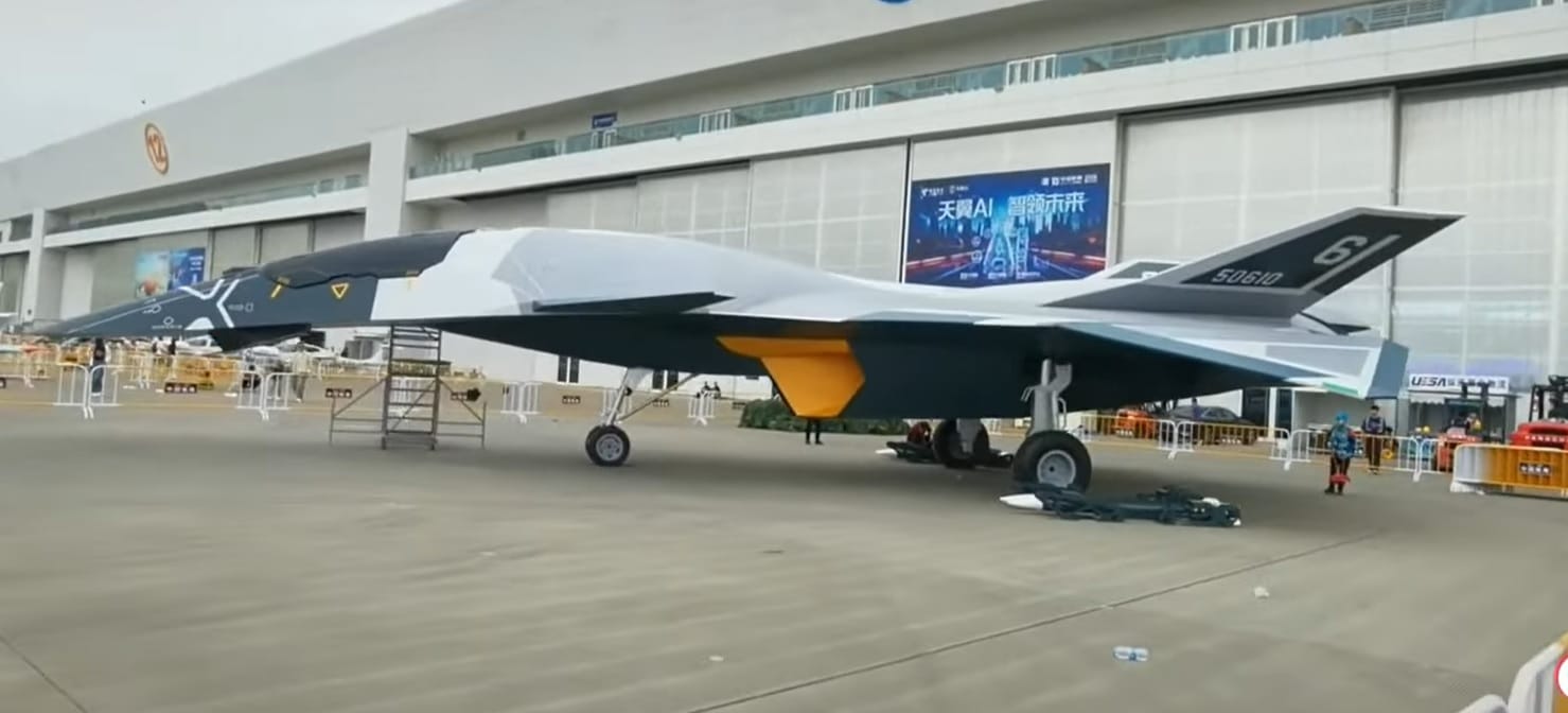 ПРВИ АВИОН 6. ГЕНЕРАЦИЈЕ BAIDI "White Emperor" ИЗ КИНЕ (ВИДЕО)